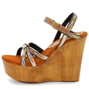 Sbicca | Shoes | Sbicca Mojo White Geometric Strappy Platform Wedge ...
